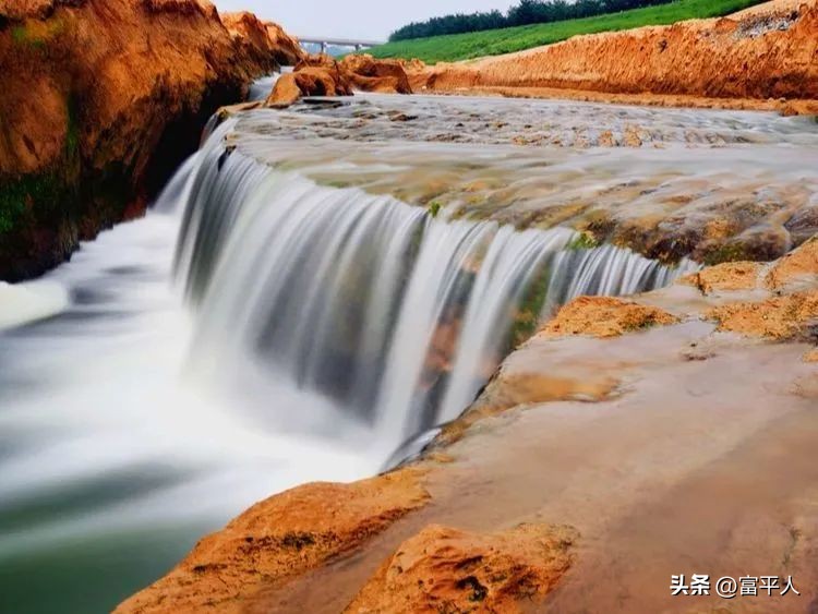 There is a little-known water Danxia in Fuping - iNEWS