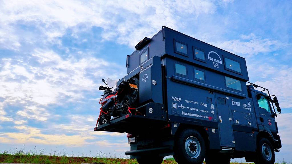 The German MAN commander off-road RV has outstanding performance in off ...