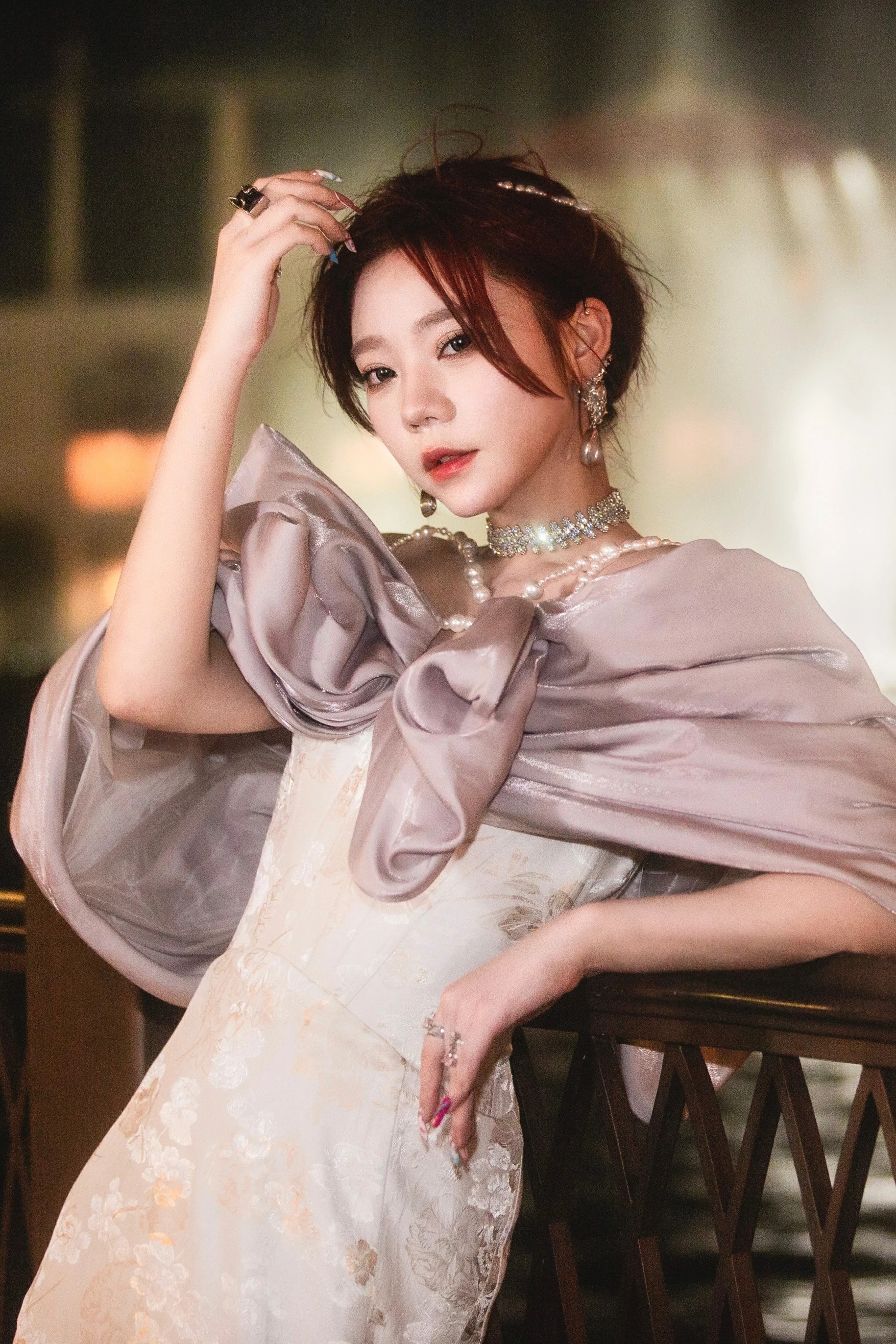 Zhang Zining starlight photo in pink dress with bowknot, elegant, tall ...