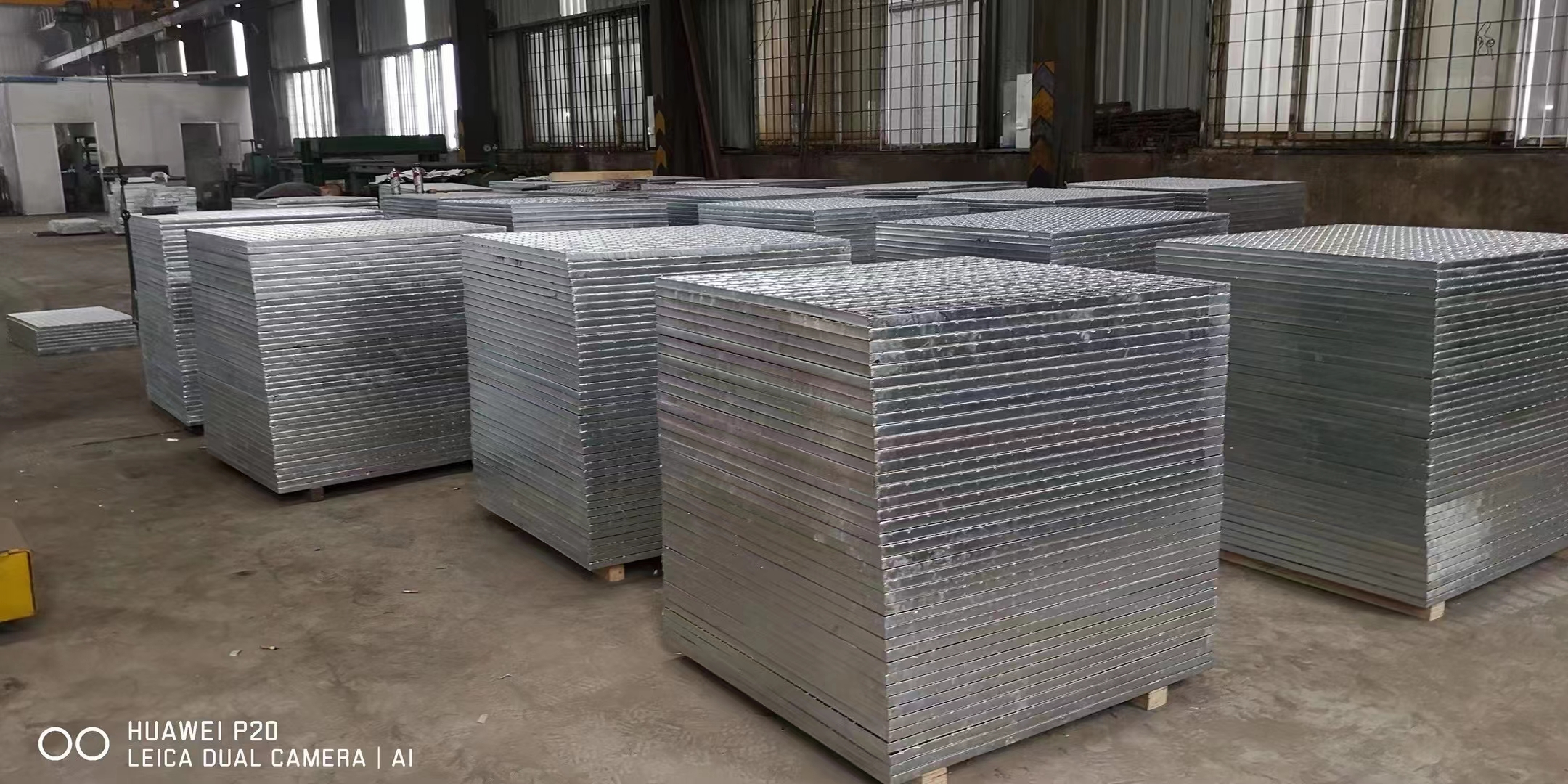 Selection of steel grating ceiling - iNEWS