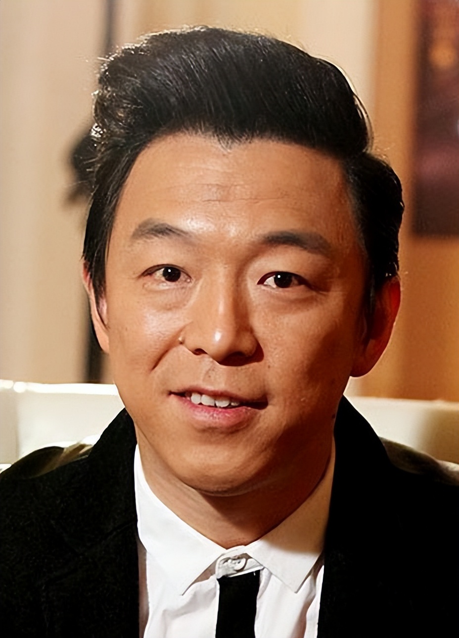 This time, the 49-year-old Huang Bo taught the entertainment industry a ...