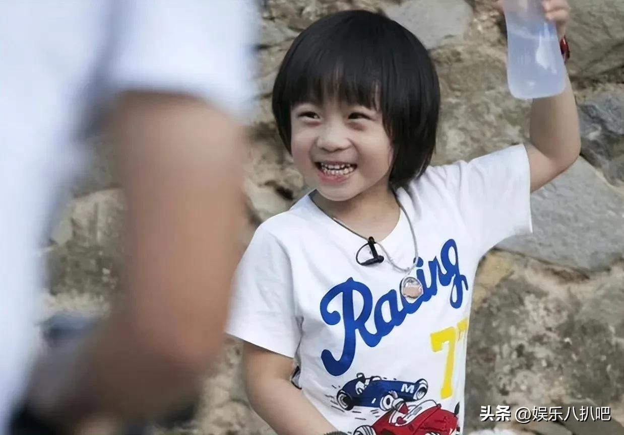 Chen Ruoyi took her three children to Tokyo Disneyland, 14-year-old ...