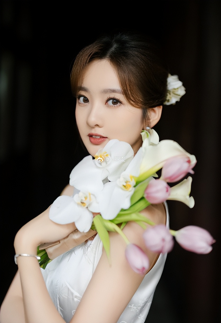 Yu Xiwen: Just 14 days after her debut in "Open the Door", she ...