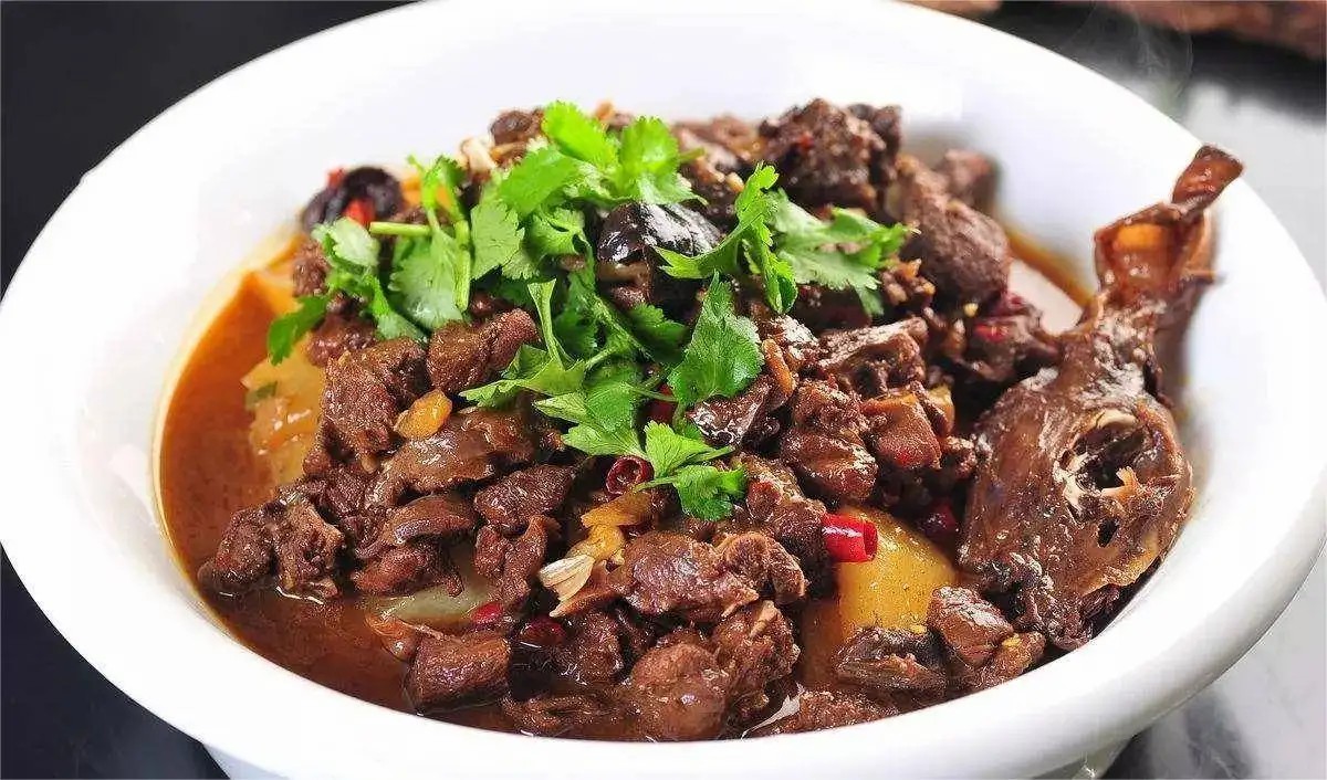 Teach you the nutritious and delicious roasted rabbit meat with taro ...