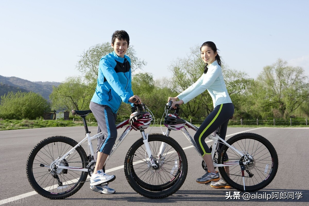 The spring is warm and the flowers are blooming. It's time to go out ...