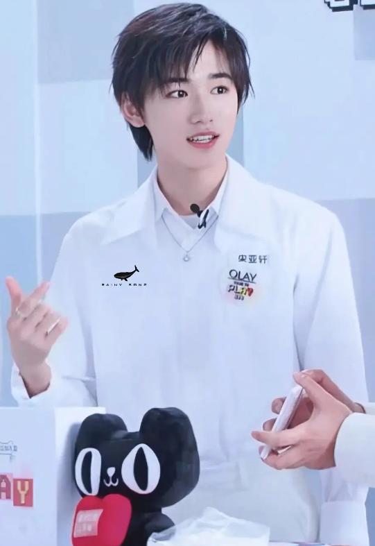 Song Yaxuan went to the supermarket to buy snacks during military ...