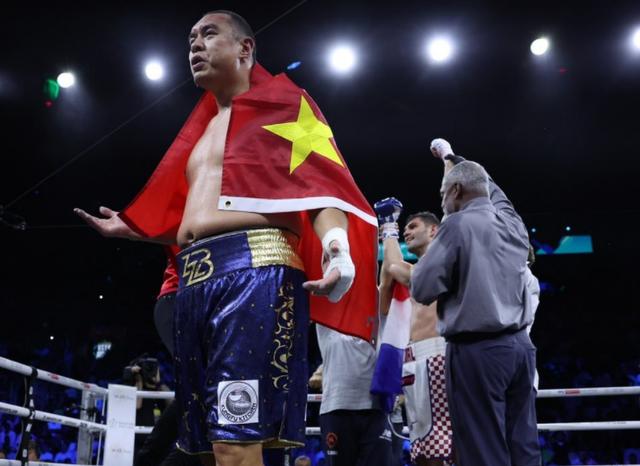 Lost!The 39-year-old Chinese famous boxer fought hard for 12 rounds ...
