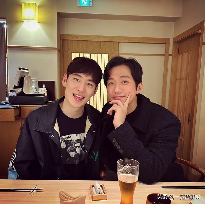 Nan Gongmin and Li Dixun took a photo together, their super cute wife ...