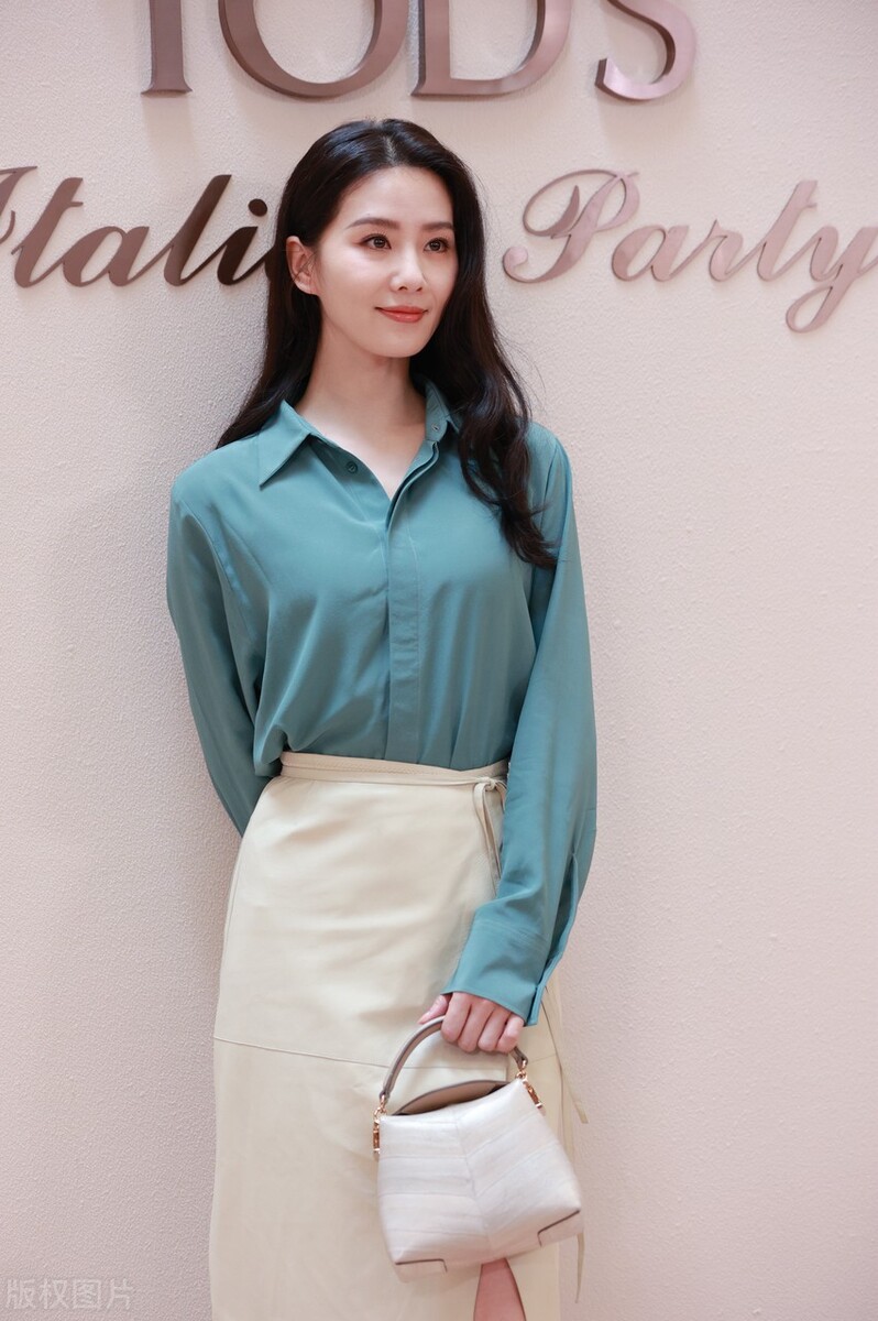 Liu Shishi and Yang Tianzhen attended an event, one of them wanted to ...