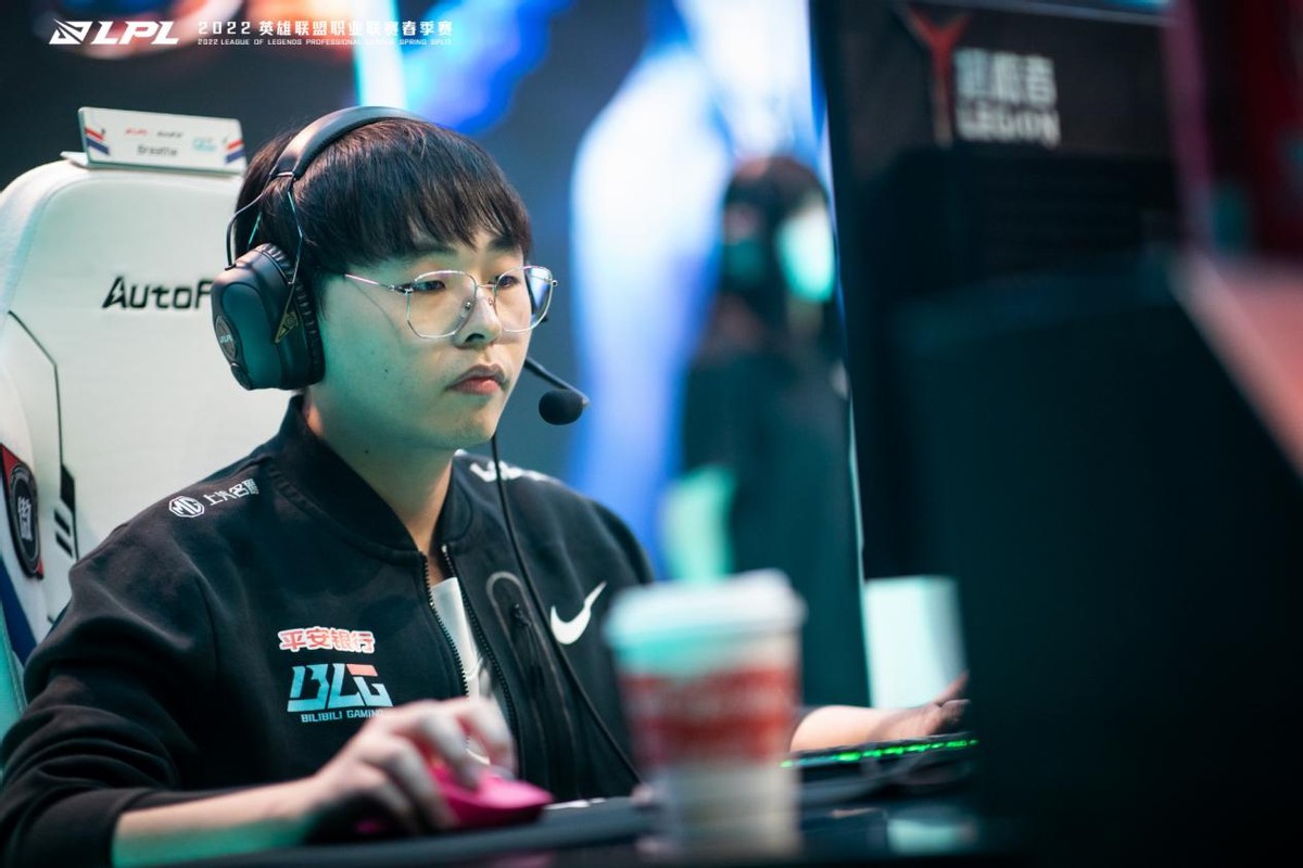 BLG2-1拿下UP，呼吸哥和FoFo值得尊重，Uzi最大的問題是太急了 - 資訊咖