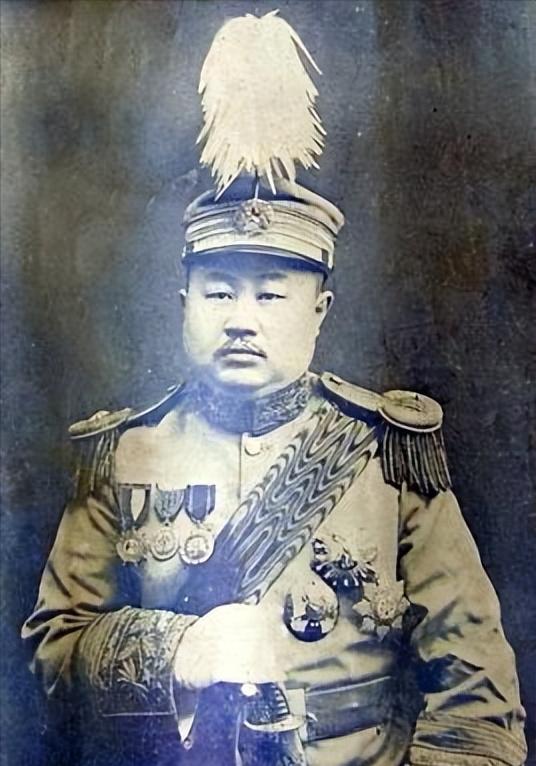 During the National Protection War, why did Feng Yuxiang leave Sichuan ...