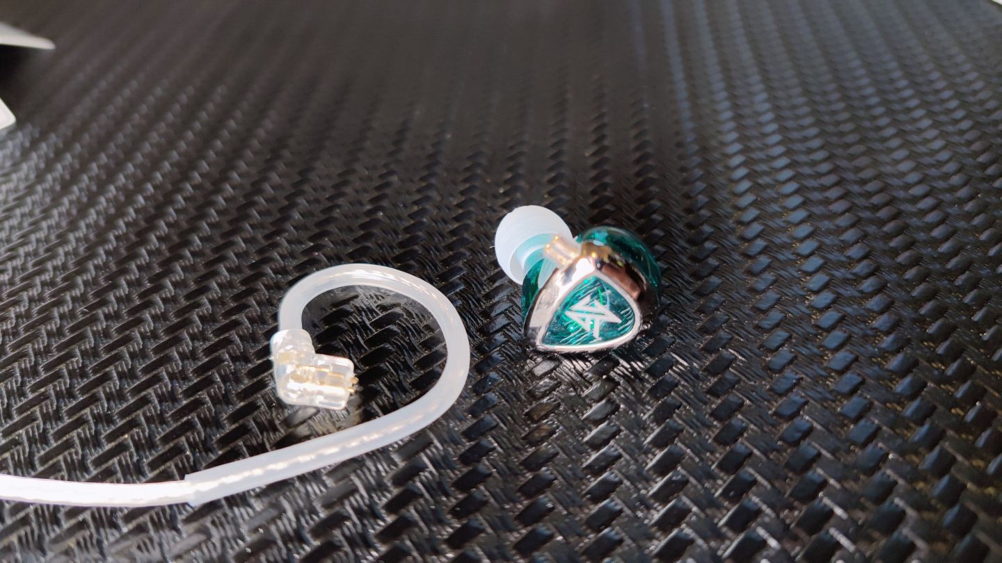 KZ EDA earphones, one earphone with three music options - iNEWS