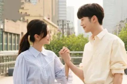 Angelababy and Ma Tianyu's kissing photos leaked online, and the official announcement suddenly ...