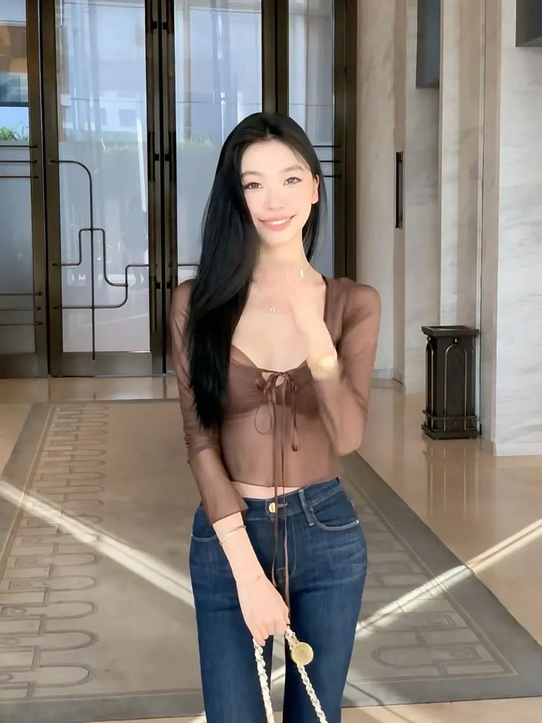 Yi Mengling White skin and beautiful long legs - iMedia