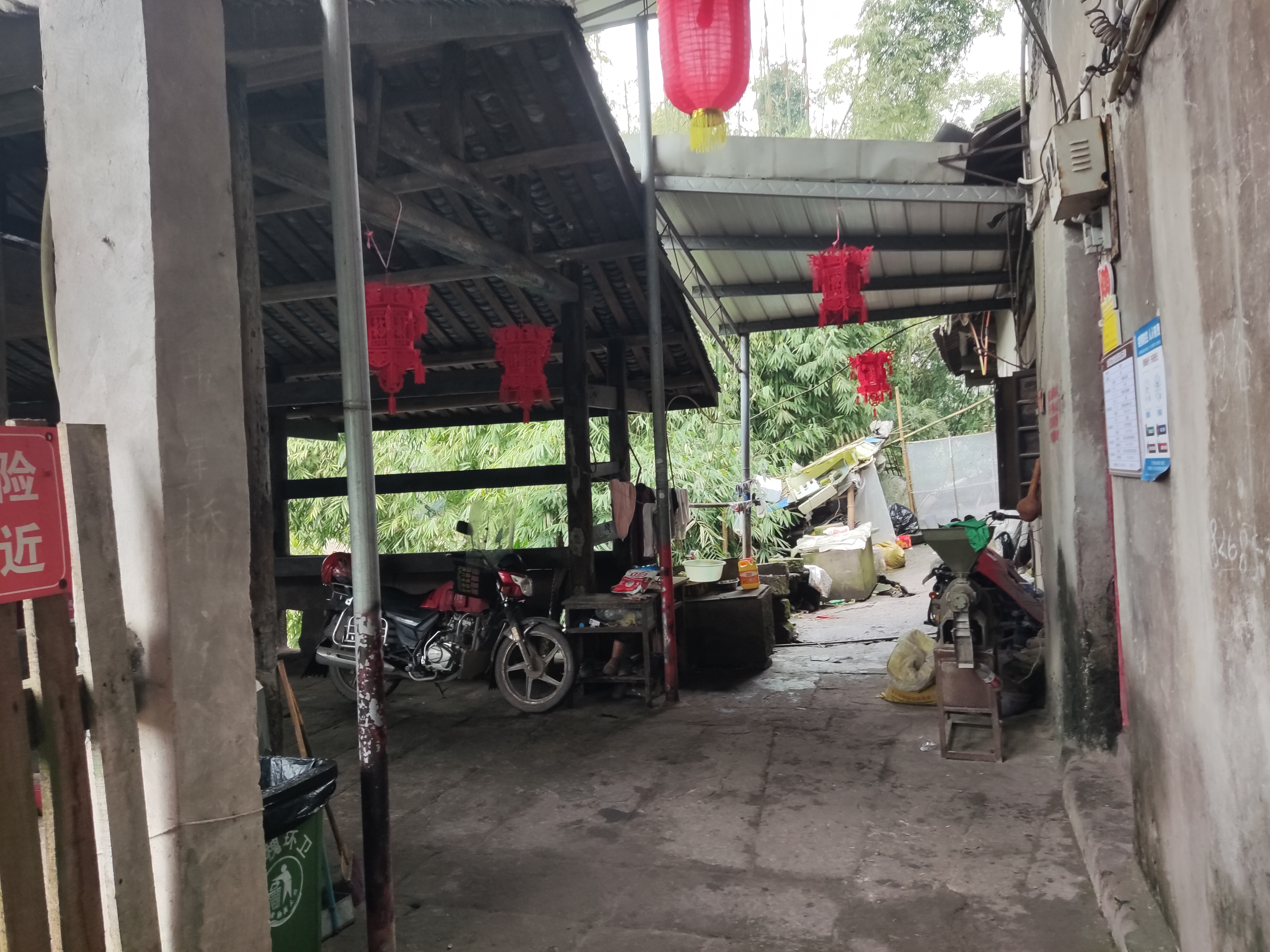 The wind and rain covered bridge in Hechuan, Chongqing, the main ...