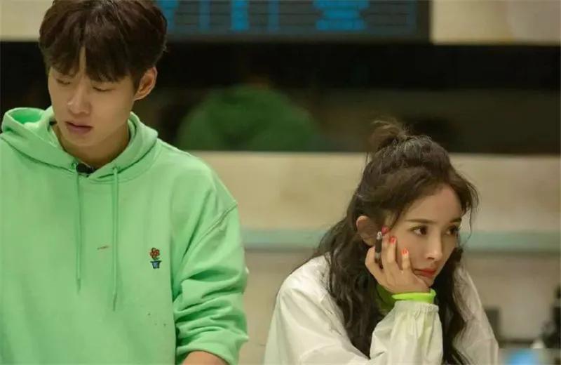 Wei Daxun and Qin Lan's love affair is true, the woman's three actions are delicate and sweet ...