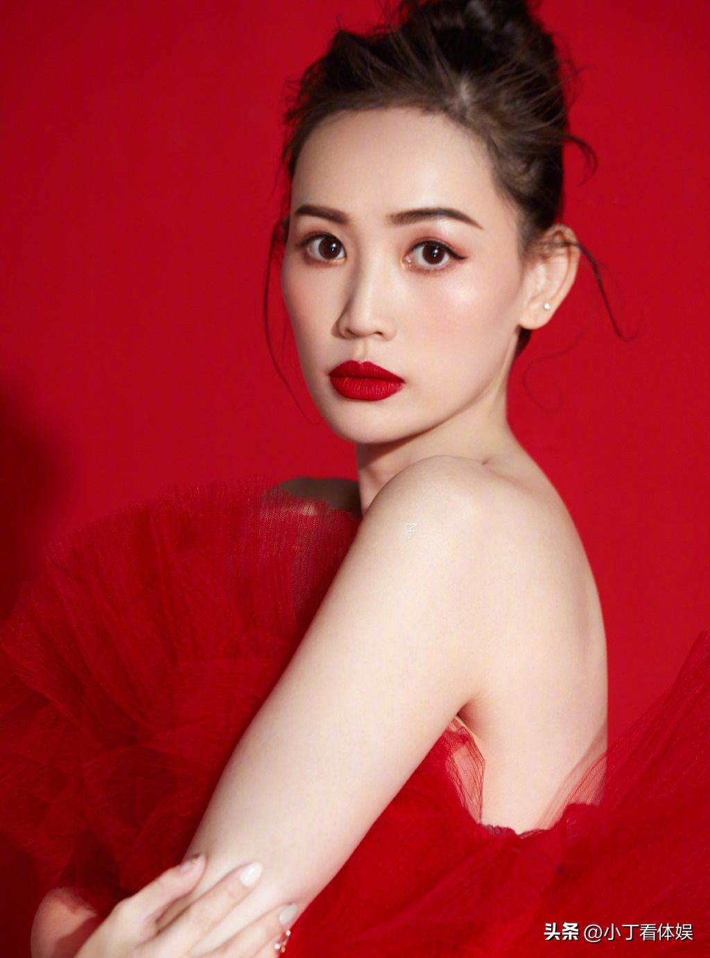 "The Octagonal Cage" is a hit, Ma Rong sends "warmth", what kind of ...