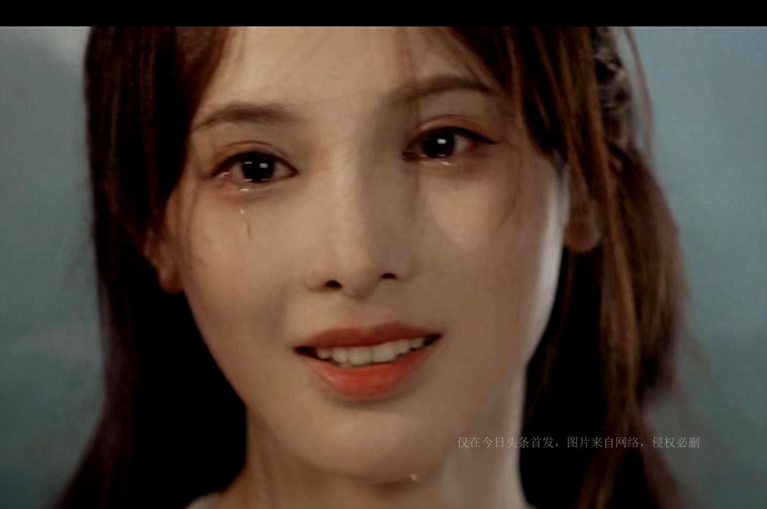 The heroine turned around, thinking she saw a ghost. Who else but Li ...