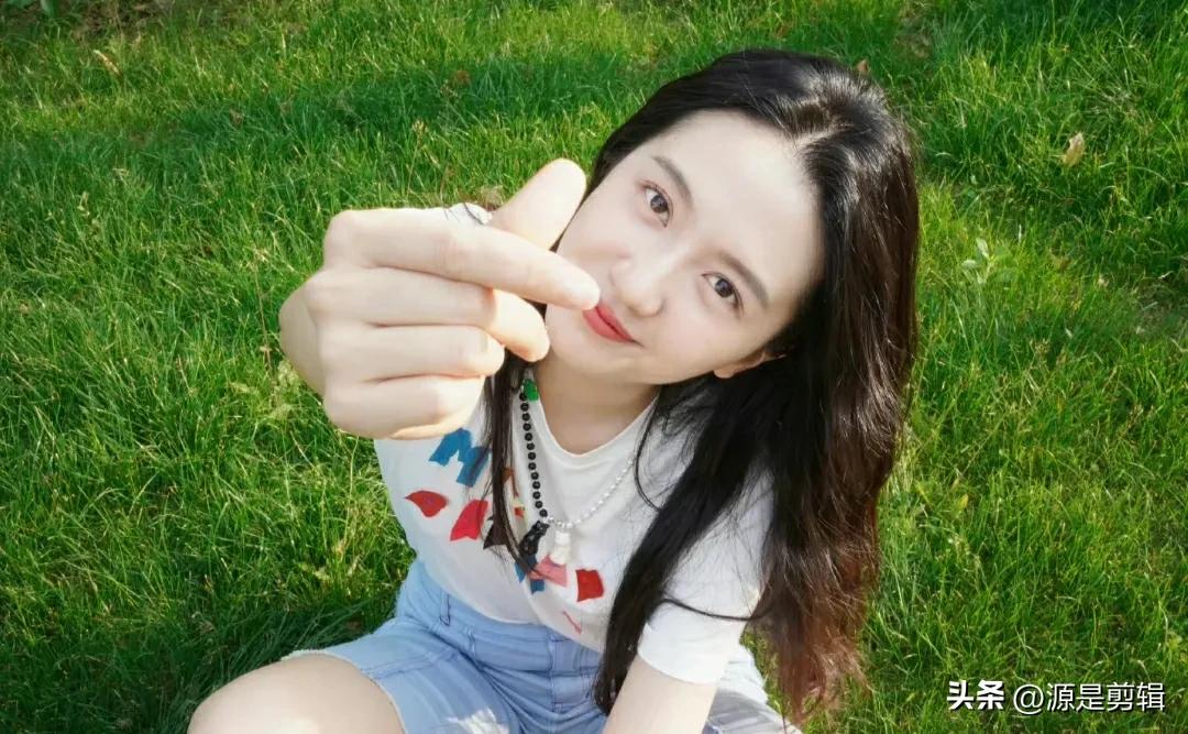 Xu Lingyue's cute and pure photos on the grass are exposed - iMedia