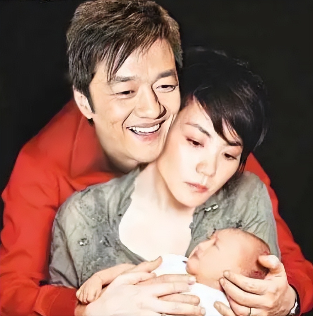 Faye Wong posted a group photo of her mother and daughter. Li Yan had ...