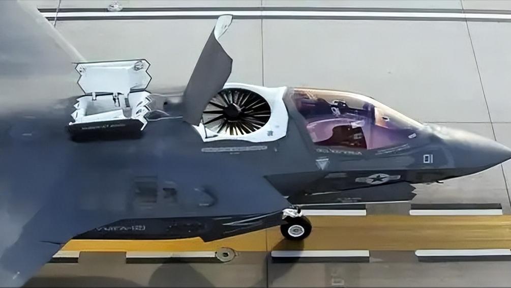 How does the F-35B take off and land vertically? - iNEWS
