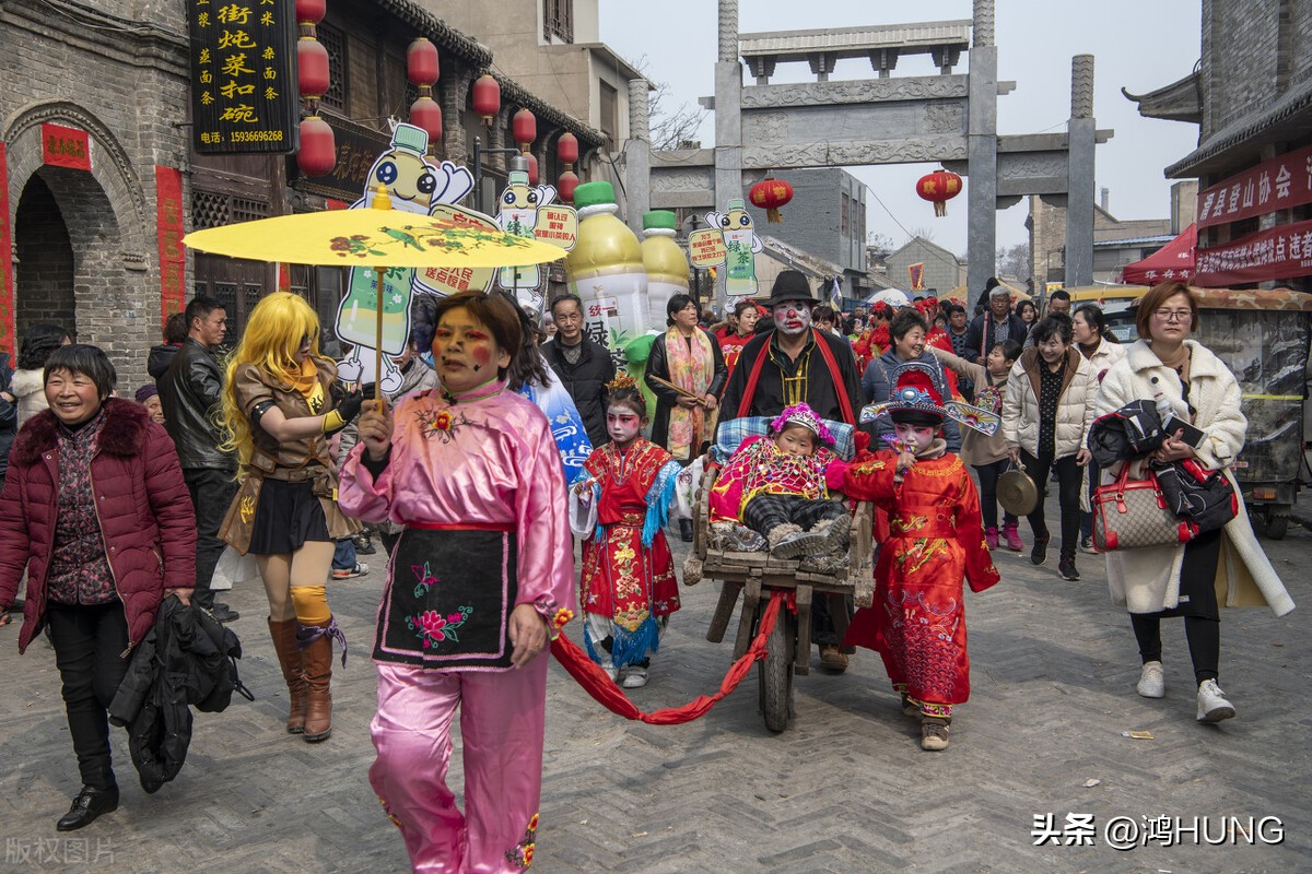 Go to temple fairs. - iNEWS