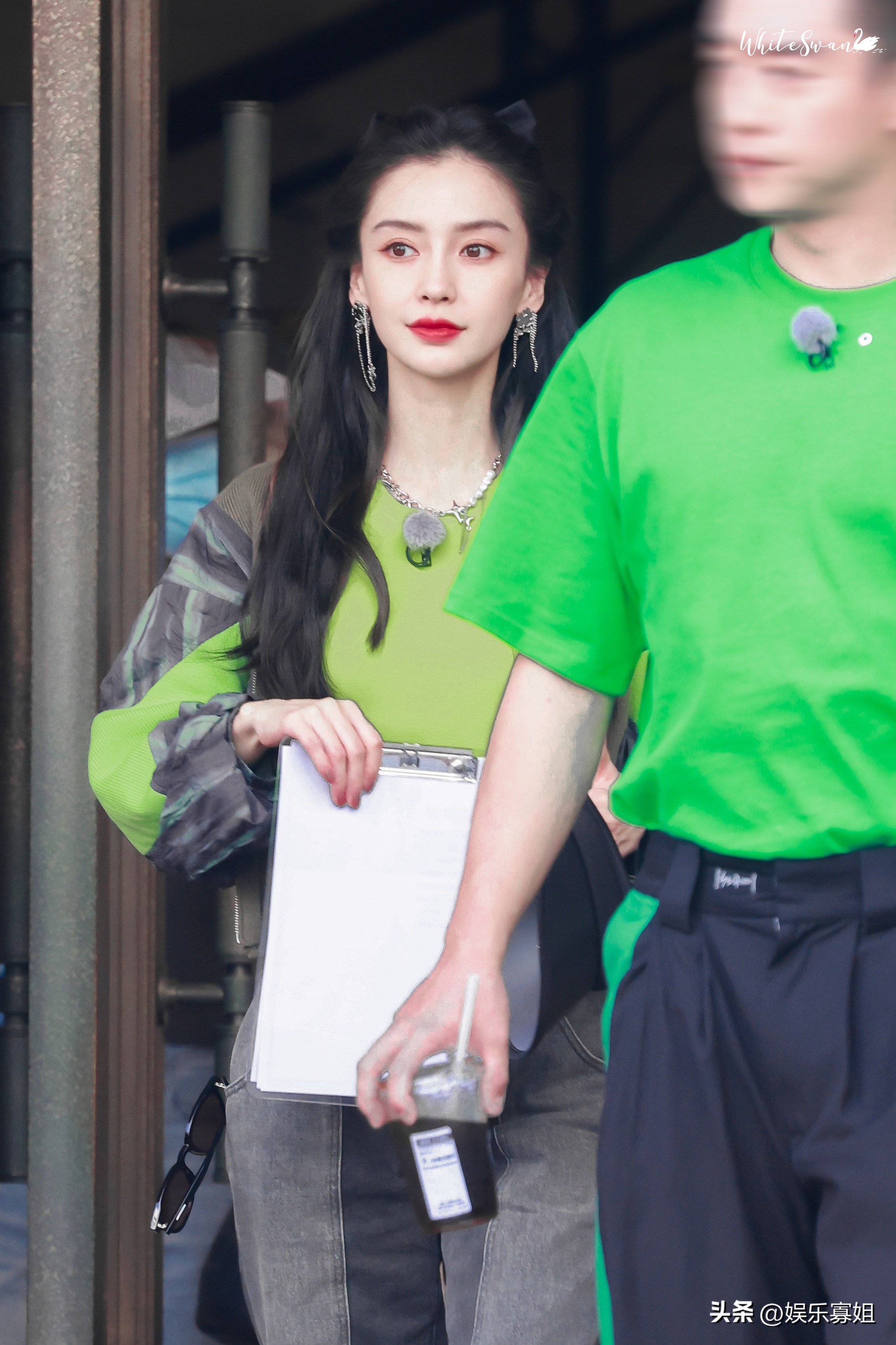 What a nice view!Yang Ying's "Let's Run" green vest Reuters, this ...