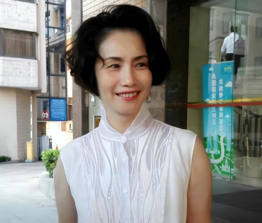 CCTV anchor Xu Li: Taking her son to remarry, her son's message on the ...
