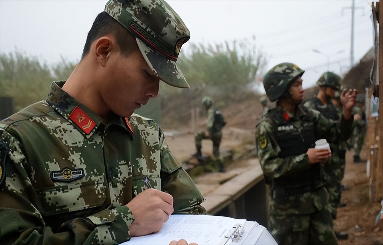 What is the relationship between the squad leader and the non ...