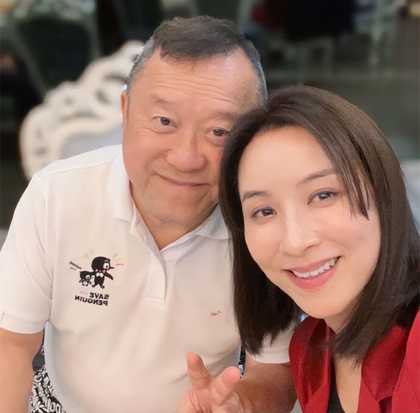 Zeng Zhiwei and 11 Hong Kong sisters gathered, red face and protruding ...