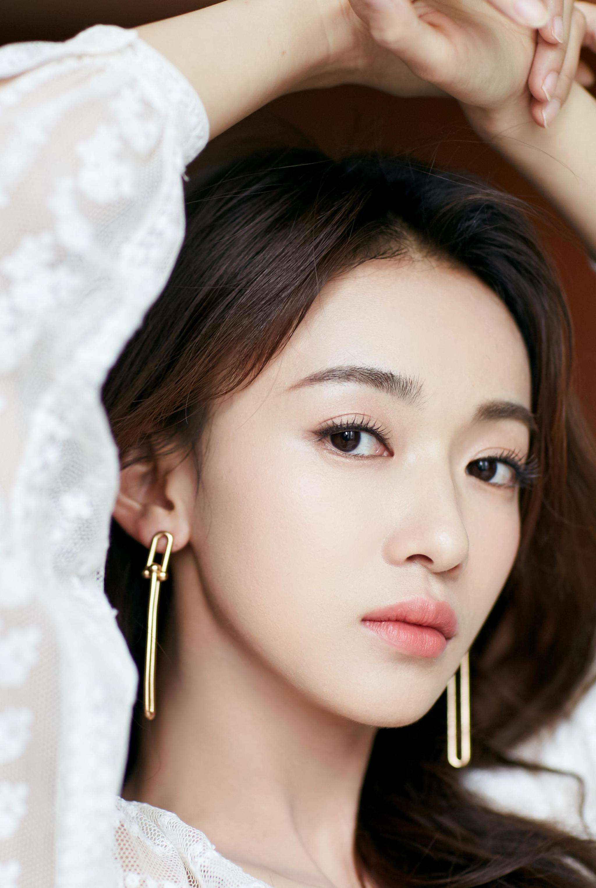 Wu Jinyan's beautiful photos: exquisite face and beautiful smile - iMedia