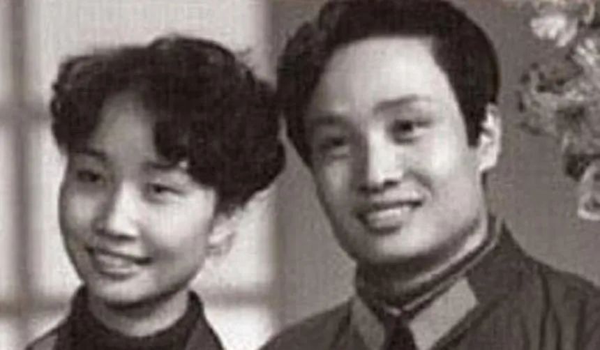 Yan Weiwen issued a post celebrating 50 years of marriage!Married his ...