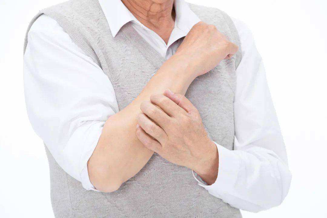 Stunned!Arm pain is a precursor to lung cancer four symptoms to be ...