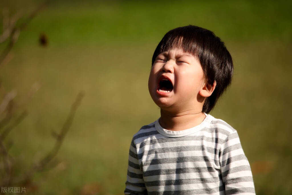 Lonely Family Intervention-Children Crying? Parents need to pay ...