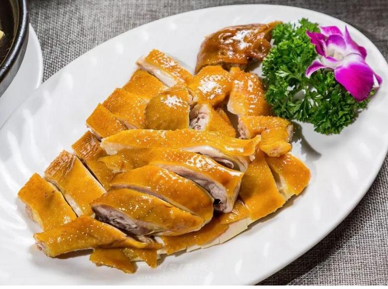 Good luck, eat chicken today - eat Dongjiang salt baked chicken - iNEWS