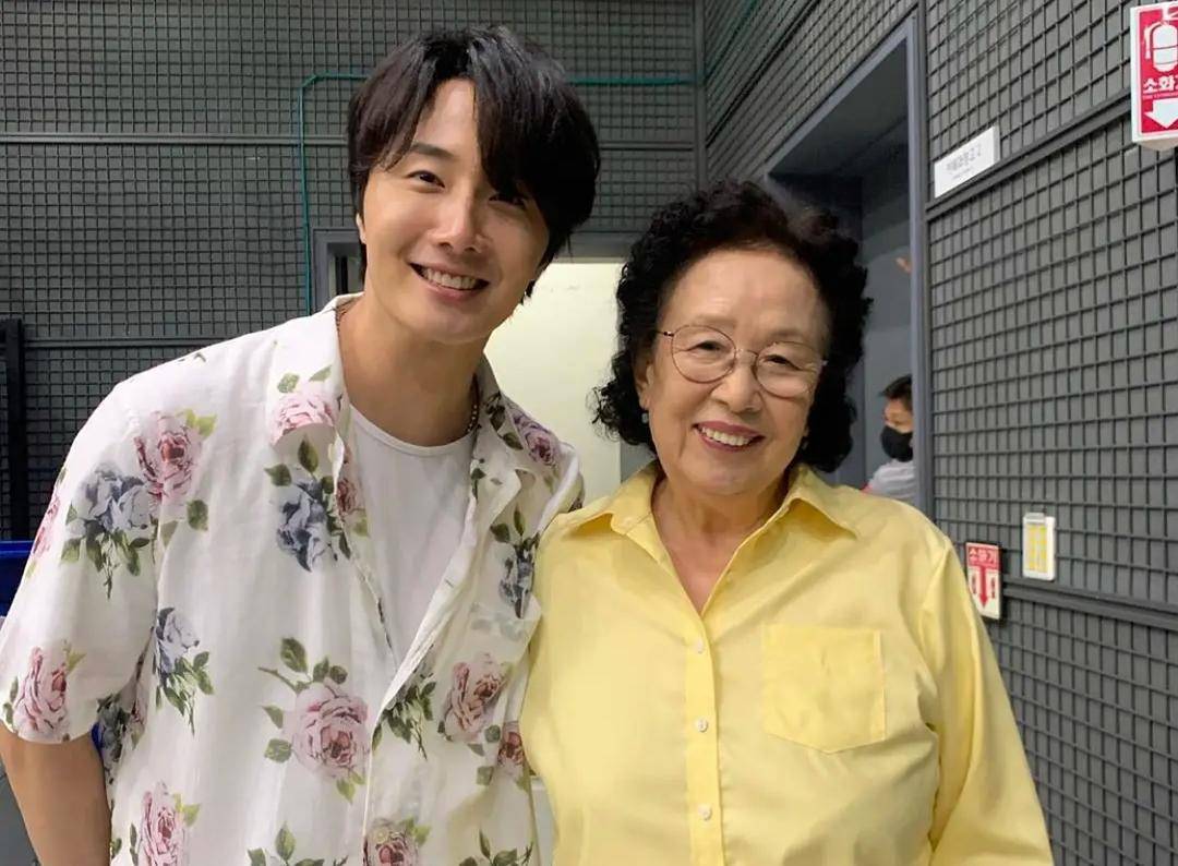 Watch "Funny Family" after 16 years: National grandma Luo Wenji - iNEWS