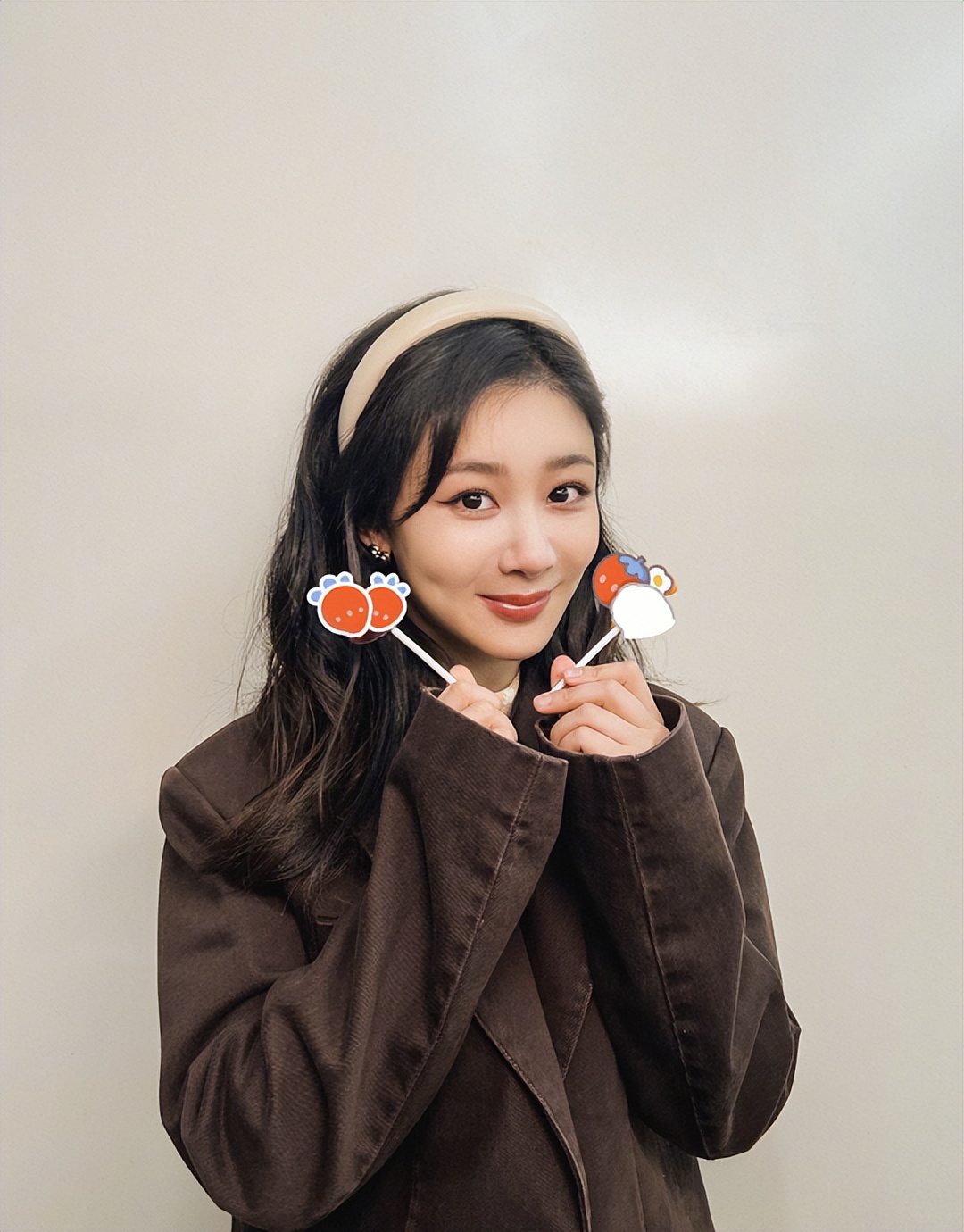 Yang Zi: Good popularity, on the 30th birthday, I received blessings from artists in the circle ...