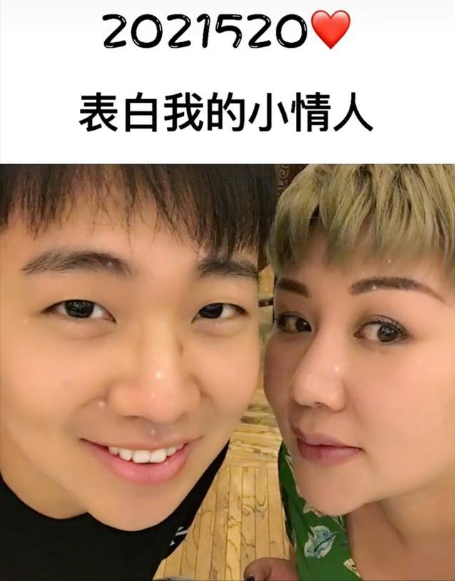 Netizens take a photo with Guo Degang and Wang Hui - iNEWS