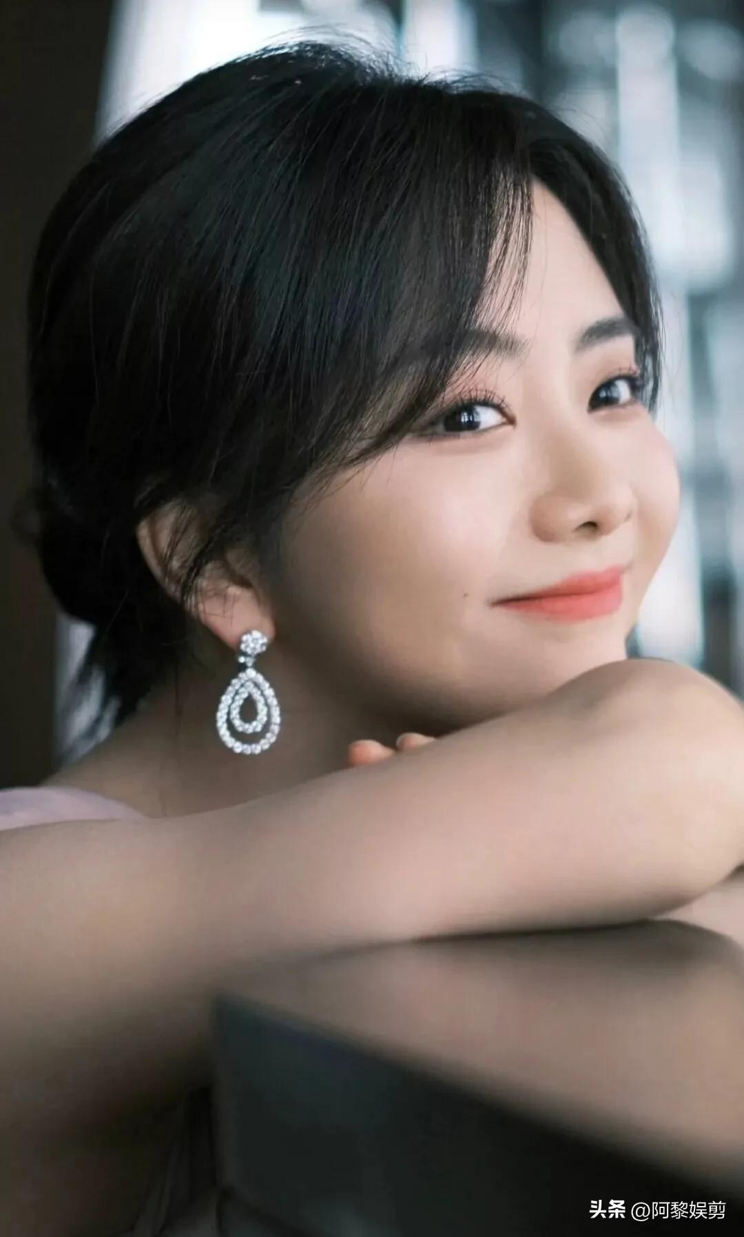 Tan Songyun, the goddess of childlike appearance, is pure and smart, so ...