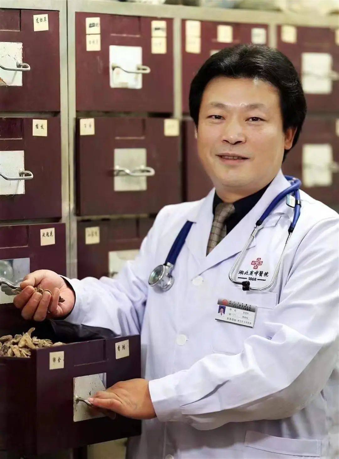 Jin Jinsong: Warm-hearted accompany the doctor to protect the patient's ...