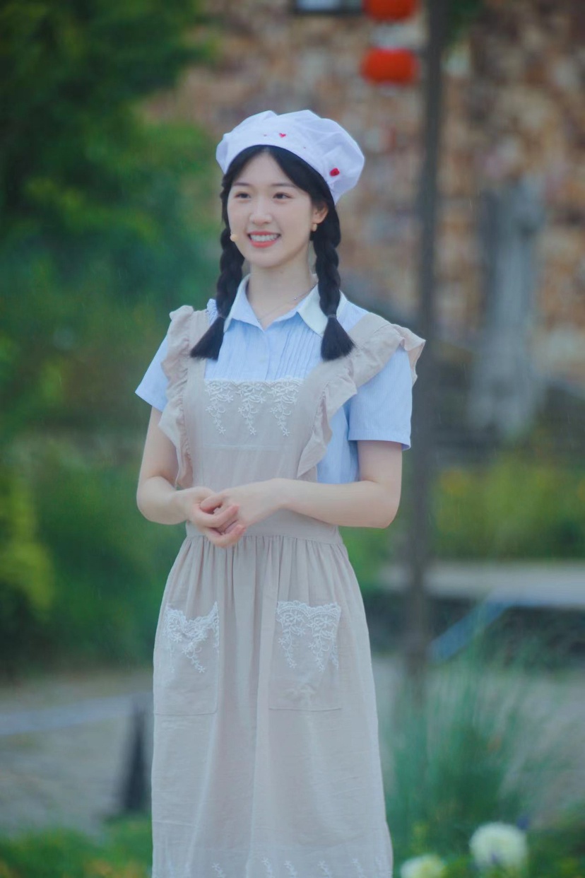 "Flowers Bloom" walks into "the first ancient style village in Jinling ...