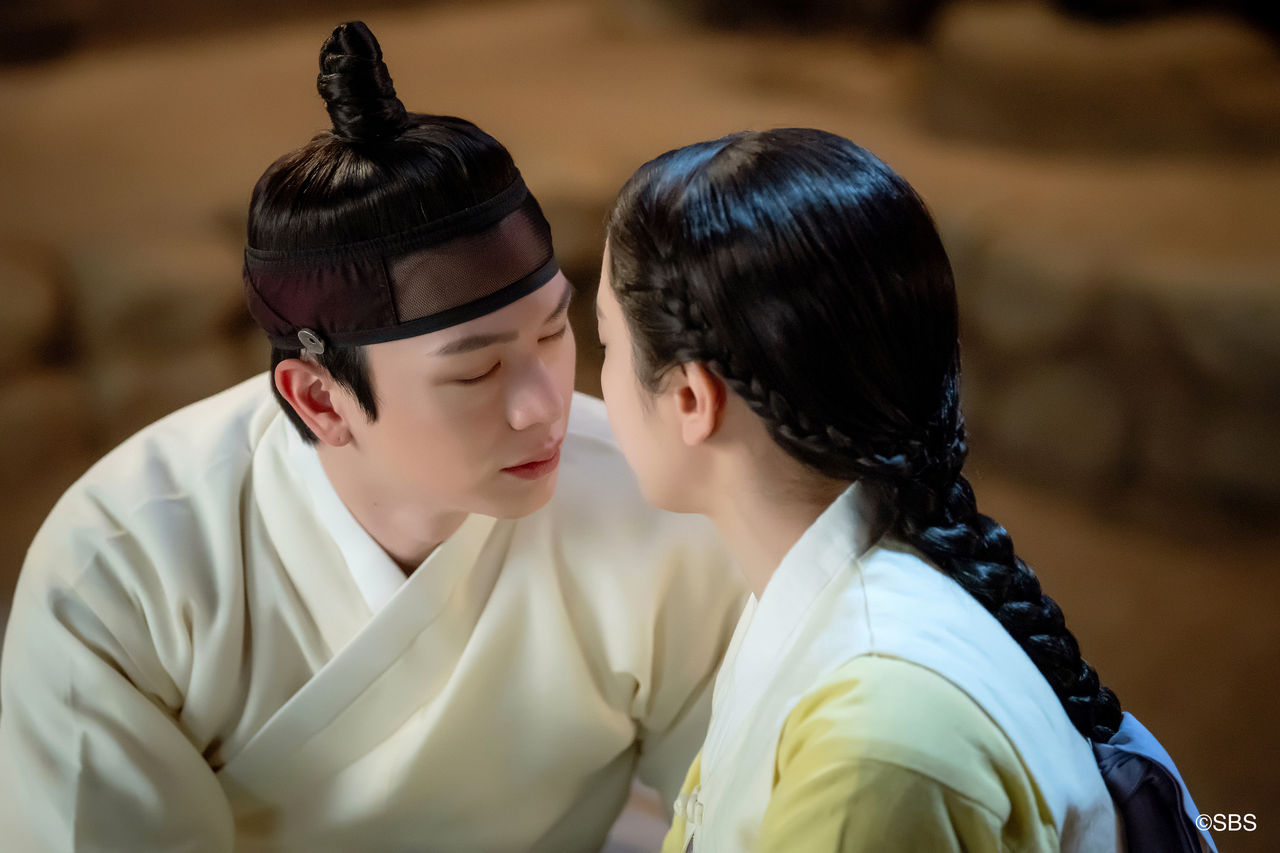 "Ghost Palace" Lu Xingcai and Jin Zhiyan kissed! The kiss made the ...