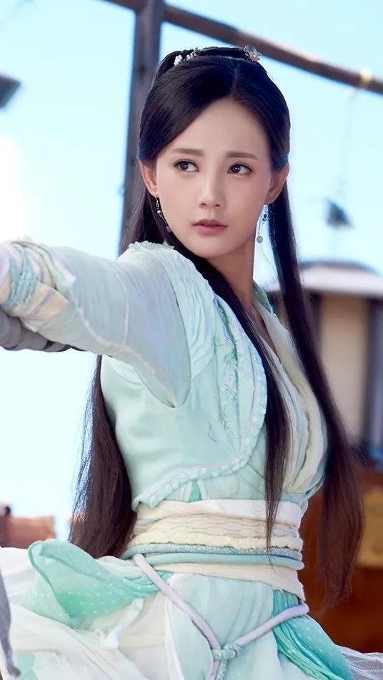 Why is Huang Rong always wary of and even disgusted with Yang Guo? Is ...