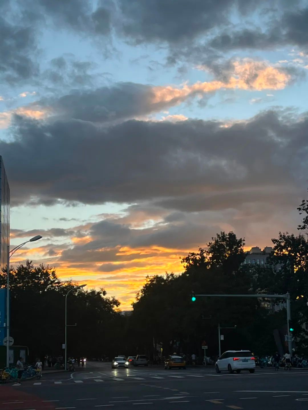 How does the cold vortex bring the clear blue sky? - iNEWS