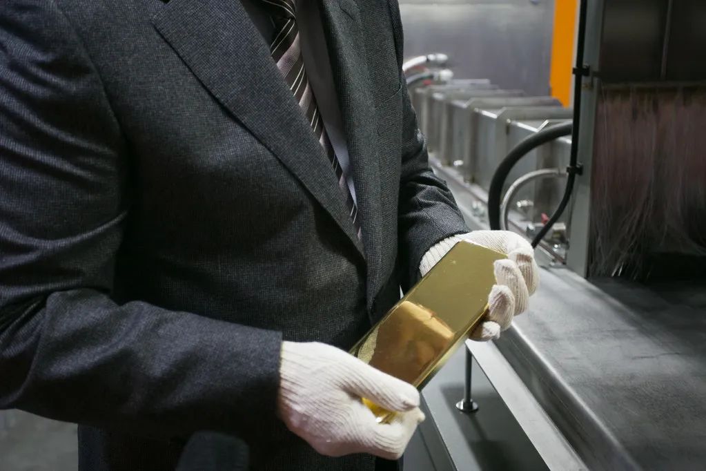 A makeshift team and an underground vault - iNEWS