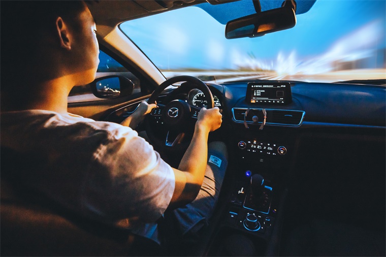 Firmly choose pure vision! Tesla: People drive with their eyes and ...