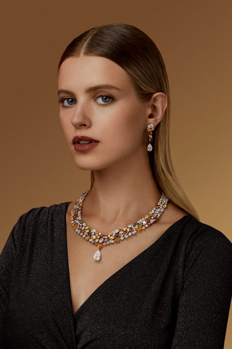 De Beers Jewellery launches 2024 year-end gift season advertising ...