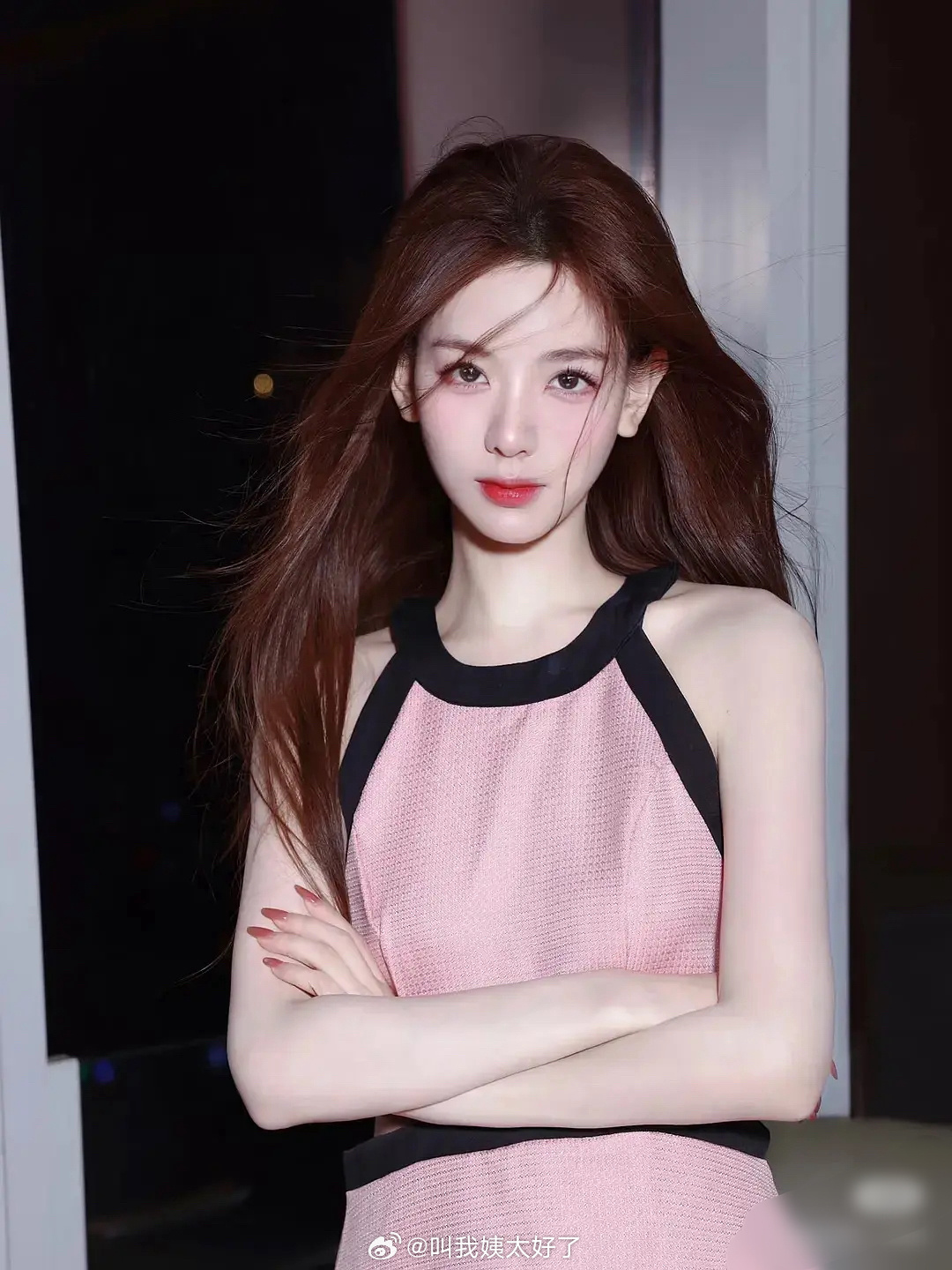 Does Sun Yining's offline photos look very different from those on the ...