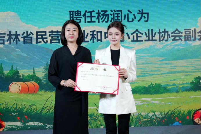 The first female anchor with over 100 million fans on the Internet has ...