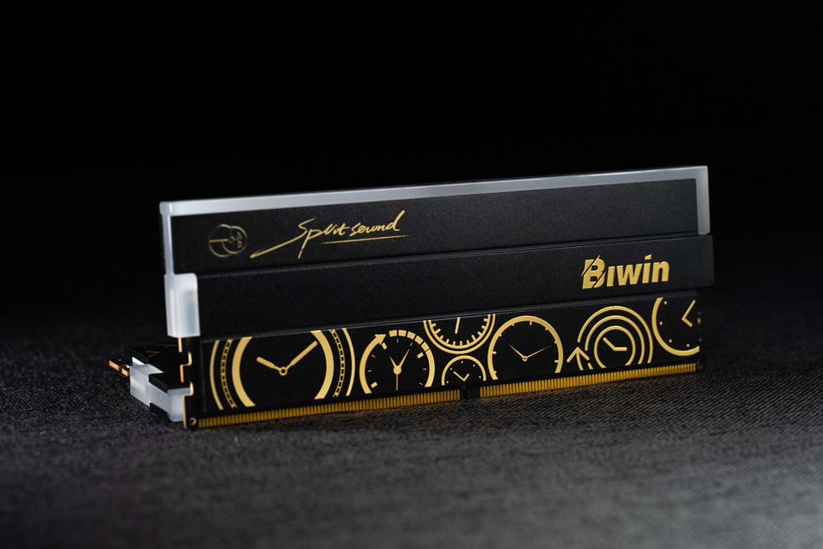 BIWIN introduces DW100 OCLAB co-branded model: black and gold color, the world's first dual ...